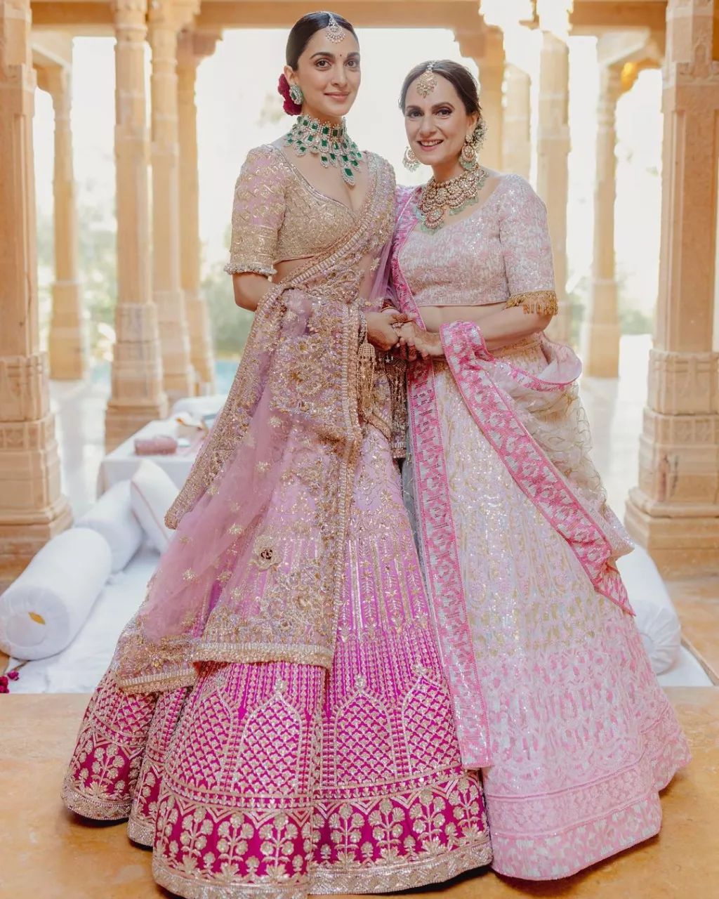 Kiara Advani Walked Hand-In-Hand With Mommy In Twinning Manish Malhotra ...