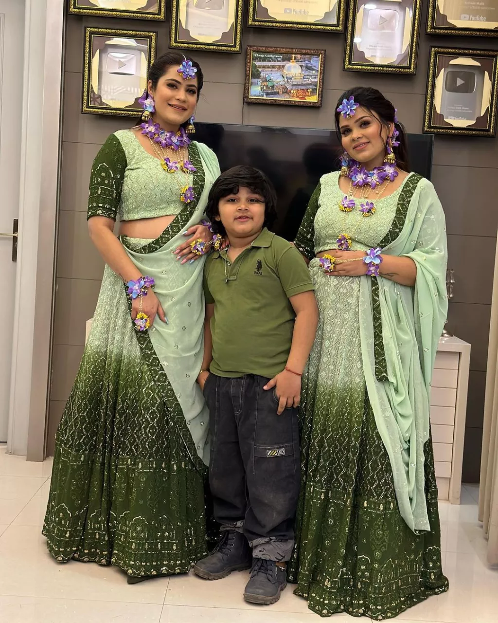 YouTuber, Armaan Malik's Wives, Payal And Kritika Twin In Pink-Hued ...