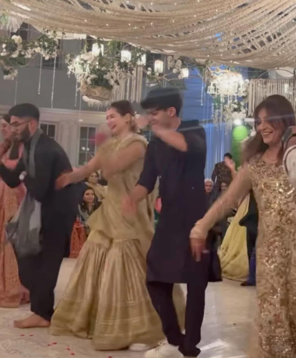 Pakistani Actress, Hania Aamir Dances To Indian Song 'Bijlee Bijlee' At A Wedding, Looks Pretty