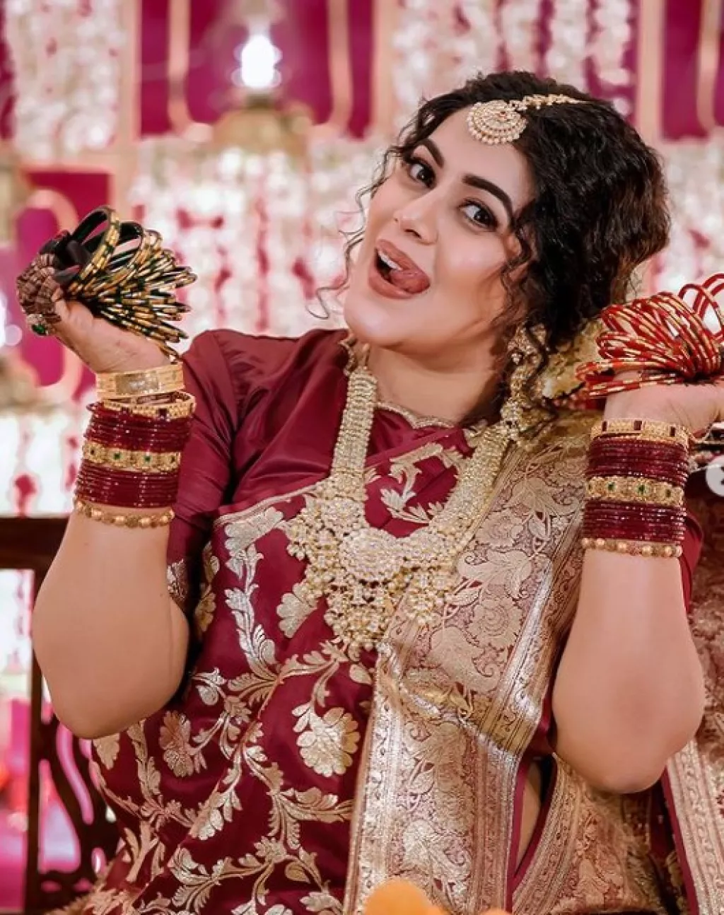 Shamna Kasim Dons A Maroon And Gold Silk Saree On Baby Shower, Her ...