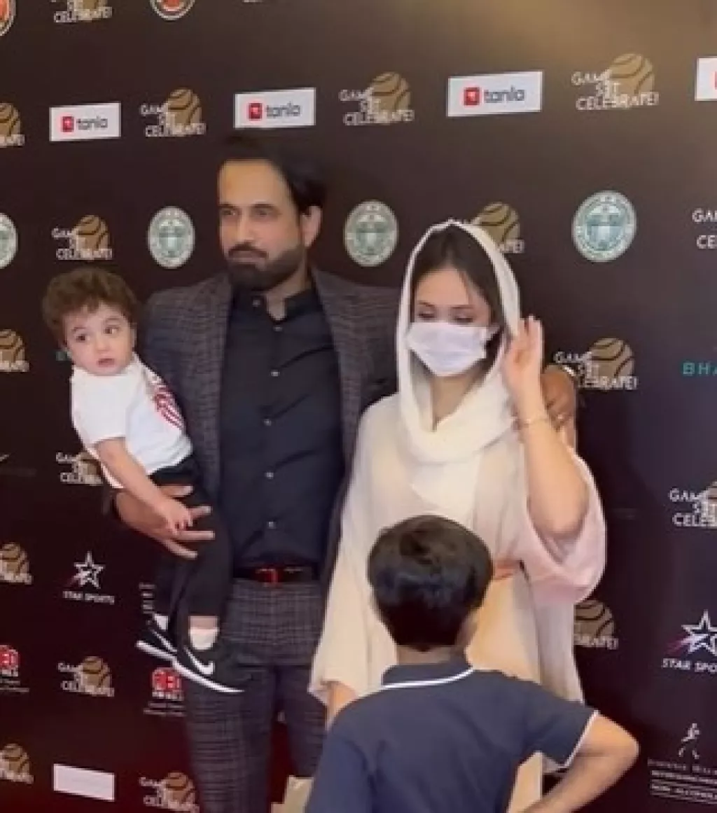 Irfan Pathan Reveals His Wife, Safa Baig's Face On 8th Wedding ...