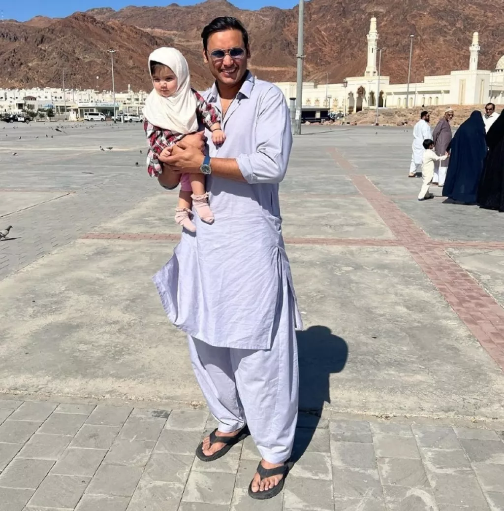 Anam Mirza Drops Pics From Her First Umrah With Daughter, Dua, Baby ...