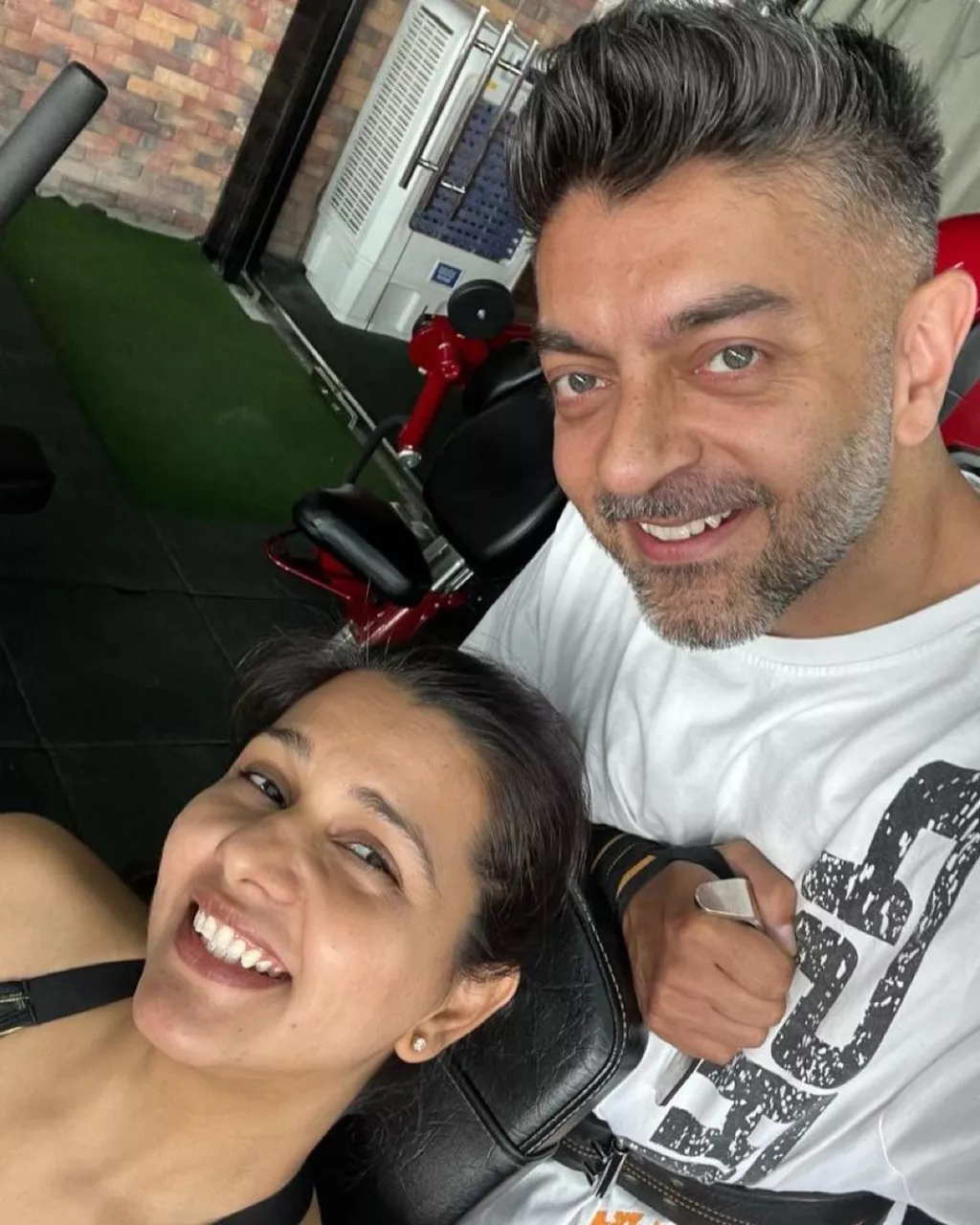 Dalljiet Kaur Officially Moved To Kenya With Nikhil Patel, The Duo Sets ...