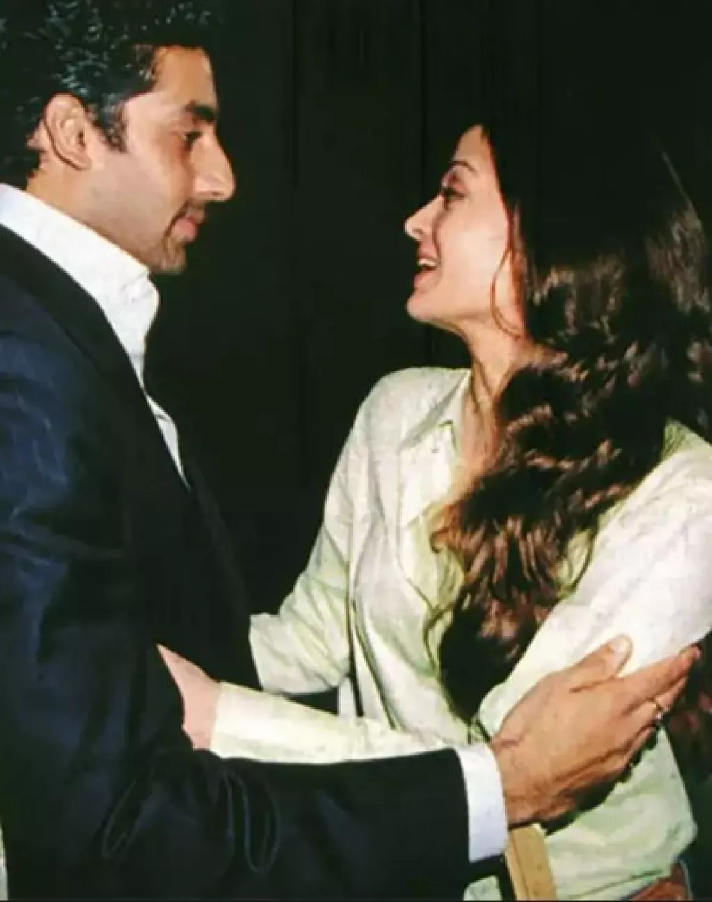 Aishwarya Rai And Abhishek Bachchan's Love Story, From A Photoshoot To A Magical Balcony Proposal