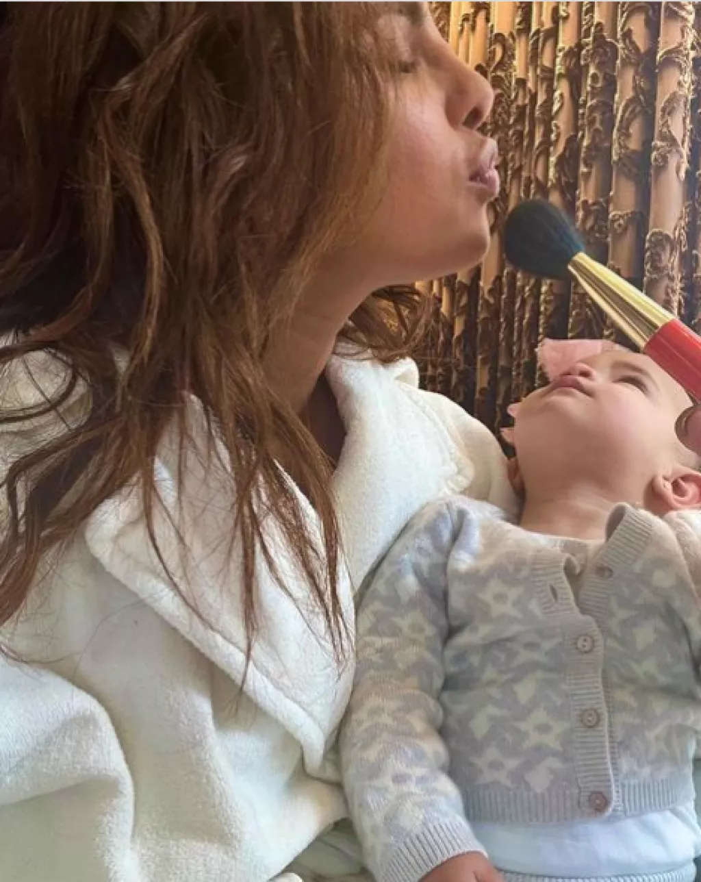 Priyanka Chopra's Daughter, Malti Takes MakeUp Lesson From Mom, Looks ...