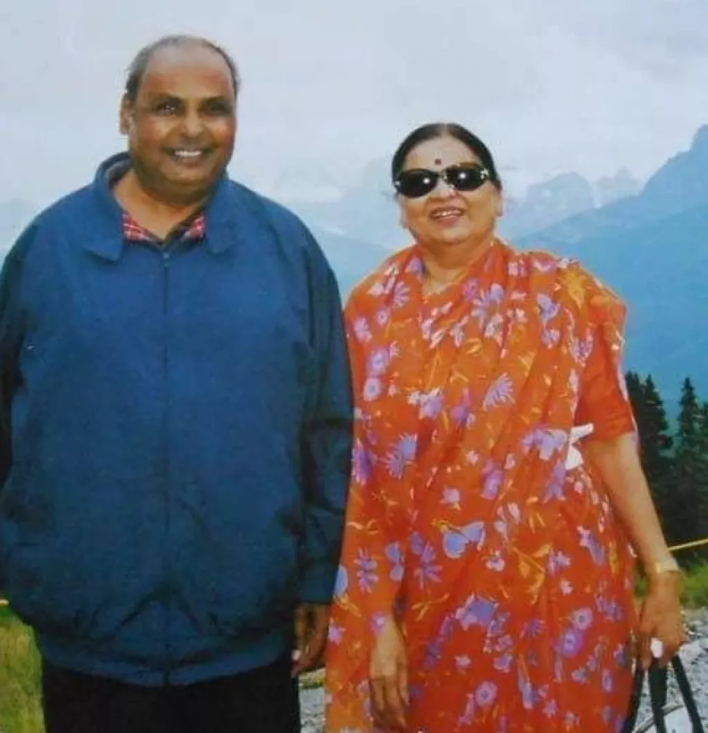 Rare And Unseen Picture Of Dhirubhai Ambani And Kokilaben Enjoying ...