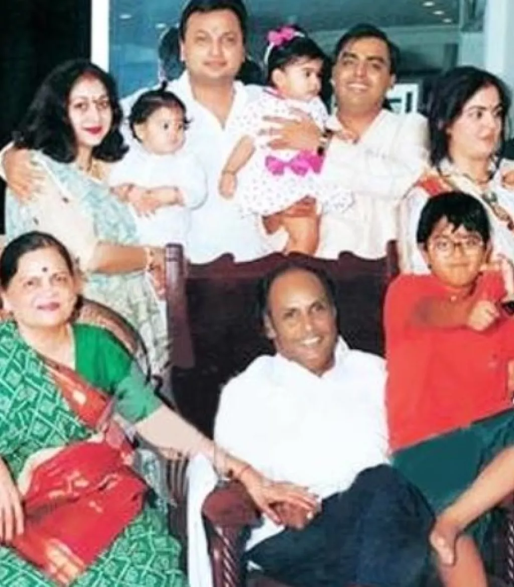 Rare And Unseen Picture Of Dhirubhai Ambani And Kokilaben Enjoying ...