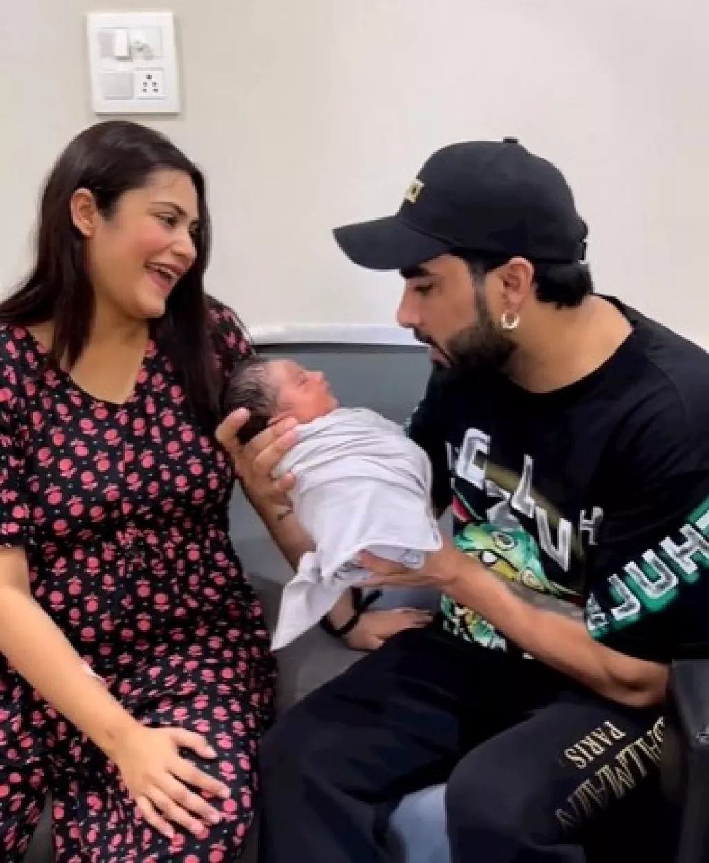 Youtuber Armaan Malik Reveals His Newborn Baby Zaid Malik's Face ...