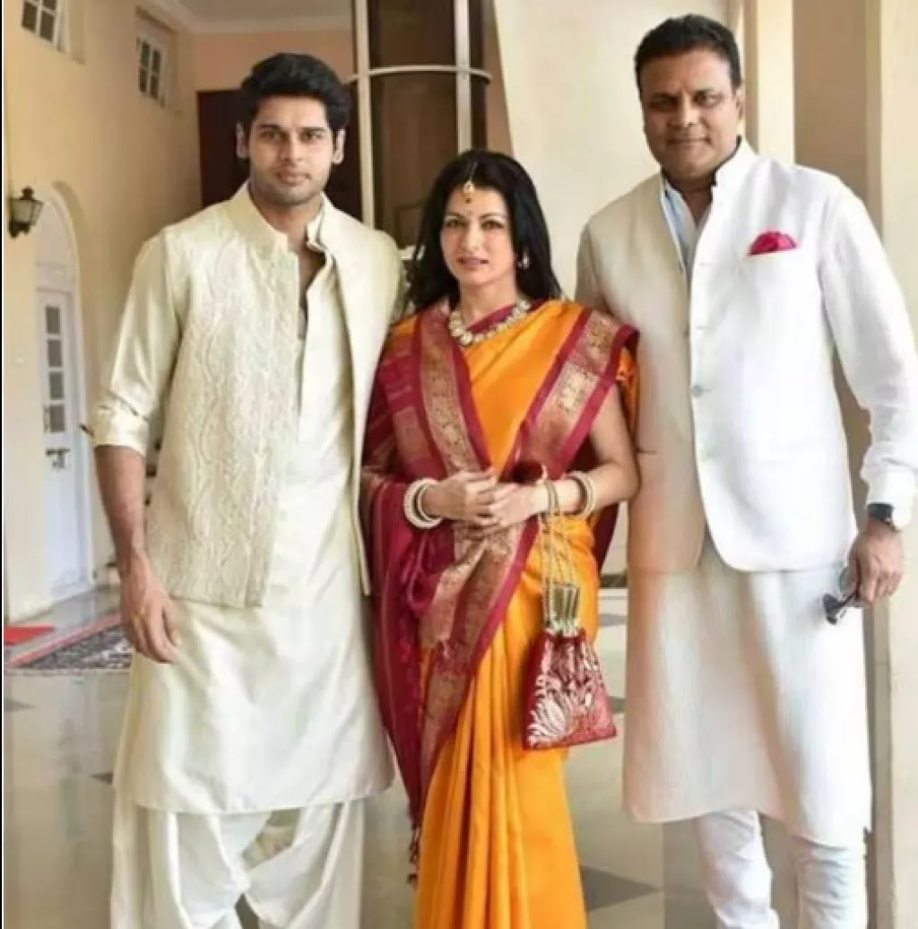 Bhagyashree And Himalaya Dasani's Love Story, How The High-School ...