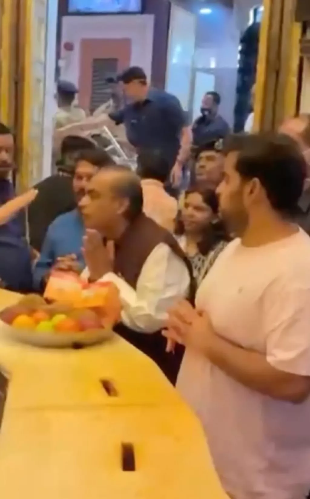 Mukesh Ambani Exudes Confidence And Head-Strong Determination In A Rare ...