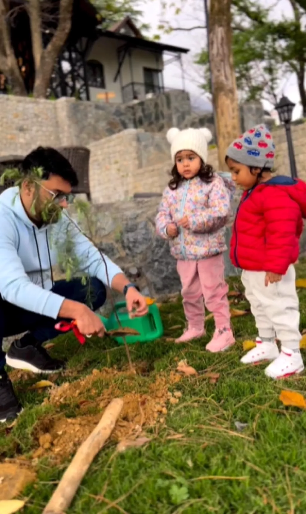 Kapil Sharma Plants 2 Trees With Kids, Anayra And Trishaan, The Duo ...