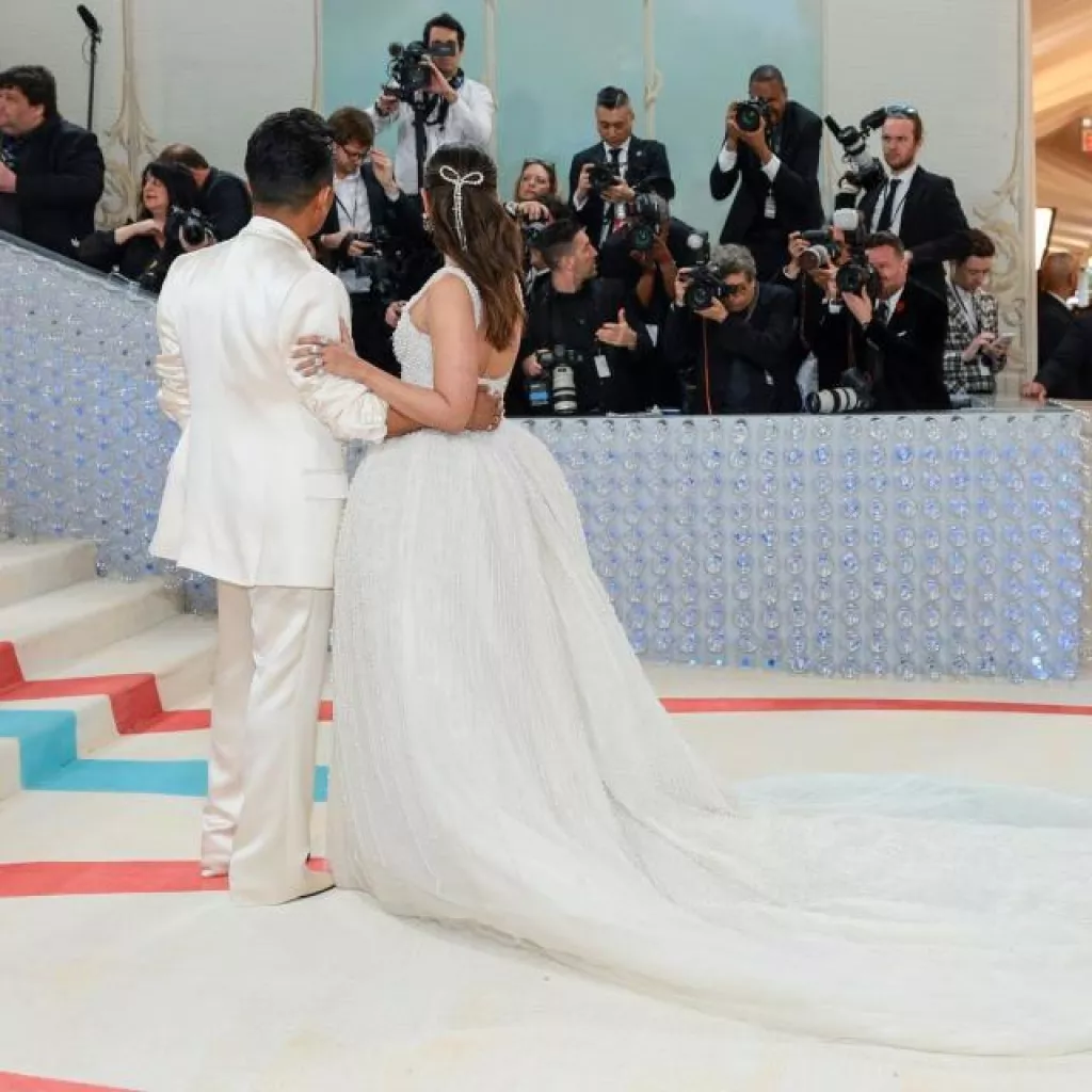 Alia Bhatt Gets Mistaken For Aishwarya Rai By Paps At Met Gala, Netizen ...