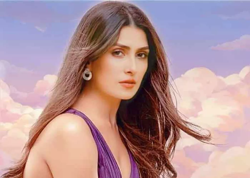 22 Pakistani Actresses Who Can Give Tough Competition To B-Town Divas: Mahira Khan To Iqra Aziz