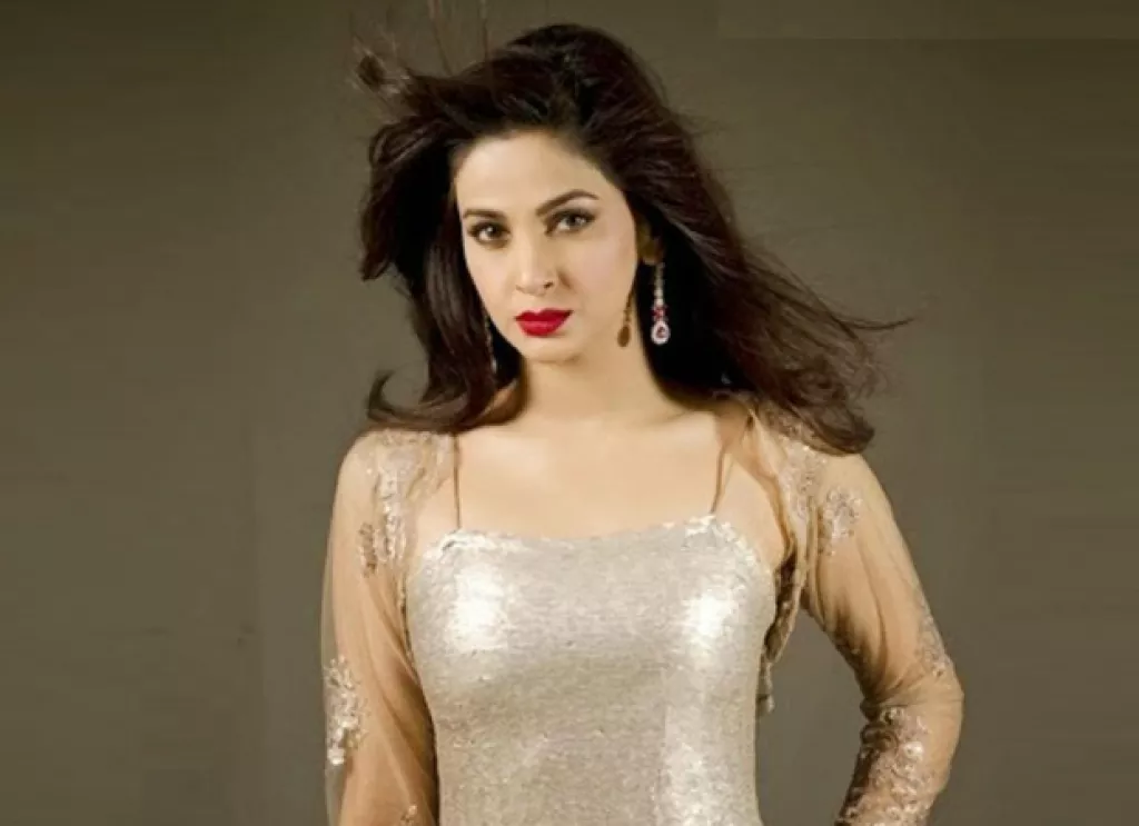 22 Pakistani Actresses Who Can Give Tough Competition To B-Town Divas ...