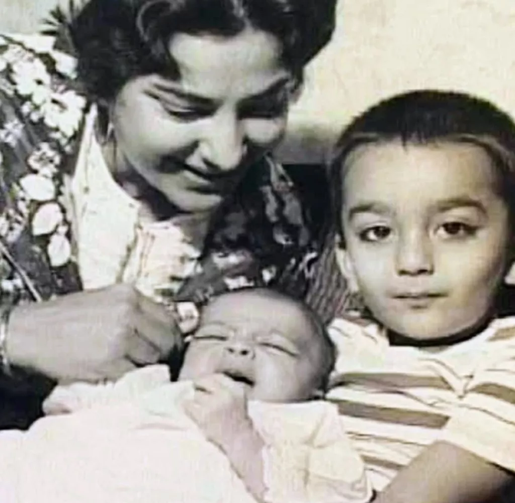 Sanjay Dutt Drops An Adorable Throwback Picture With Mom, Nargis, On ...