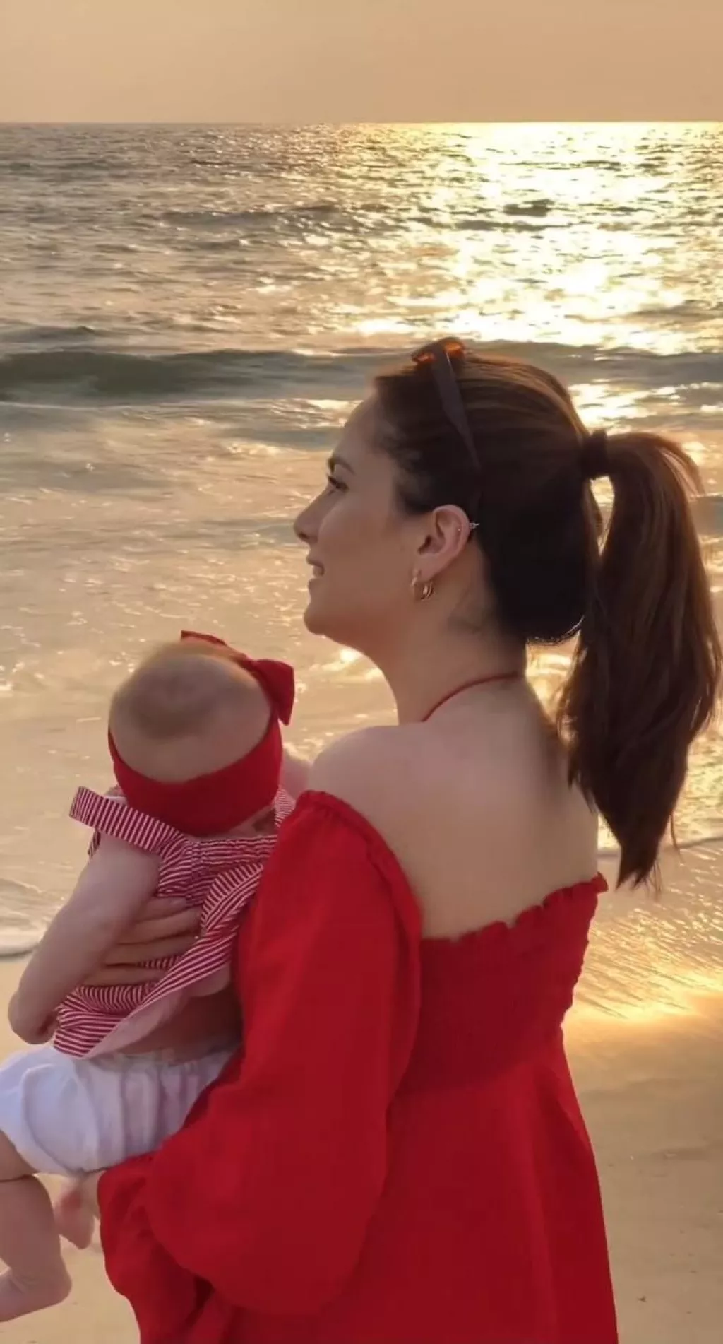 Ayaz Khan's Wife, Jannat Utilises The Golden Hour To Mushily Pose With 4-Month-Old Daughter, Dua