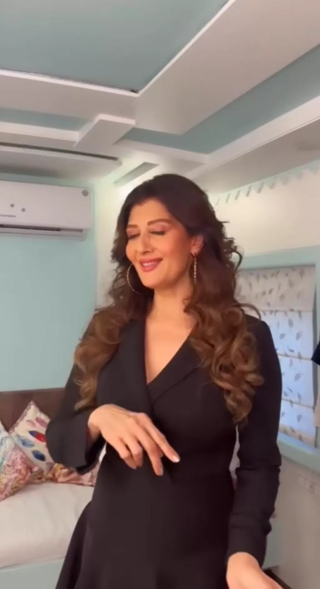 Sangeeta Bijlani Looks Young As She Dances On A 90s Song, Fans Hail Her ...