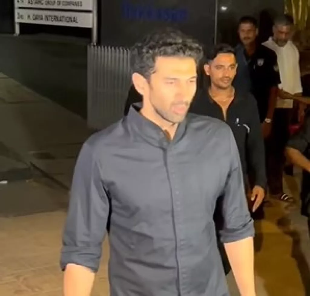 Ananya Panday and Aditya Roy Kapur Get Papped After Ranbir Kapoor ...