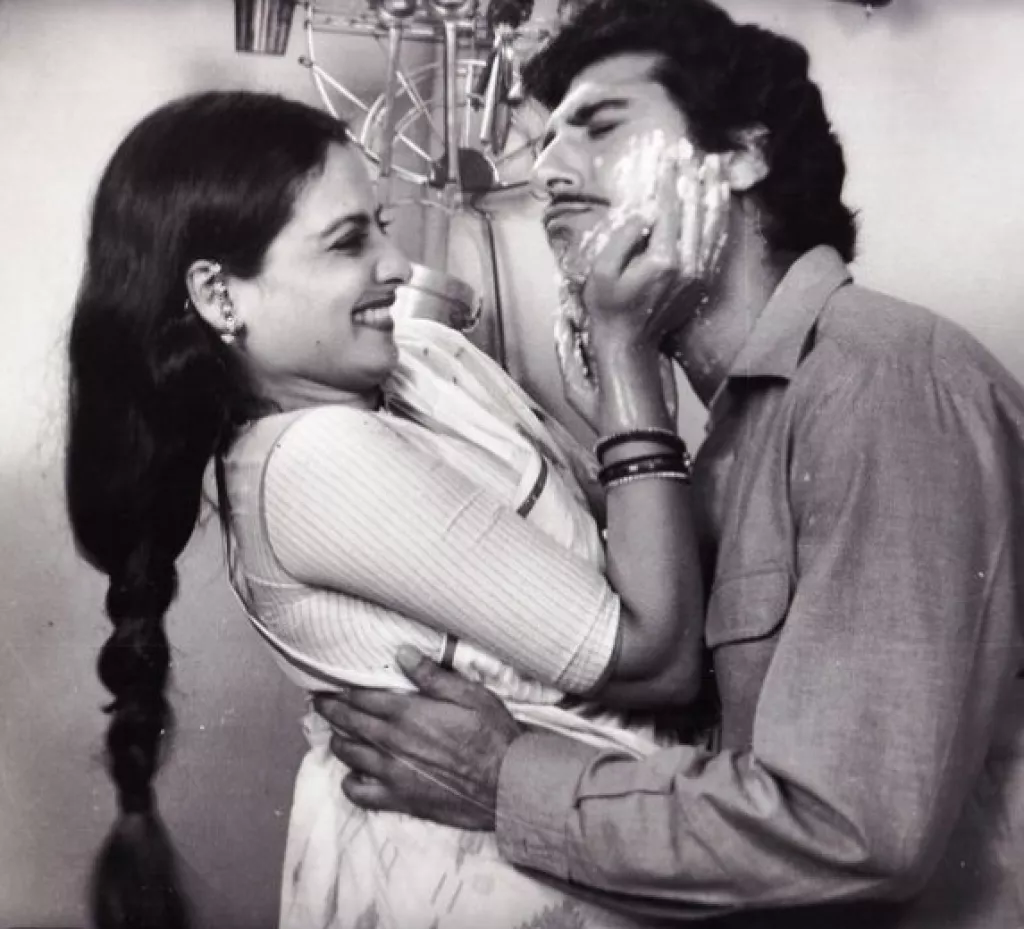 Rekha Had Run Barefoot After Raj Babbar Who Broke Up With Her And ...