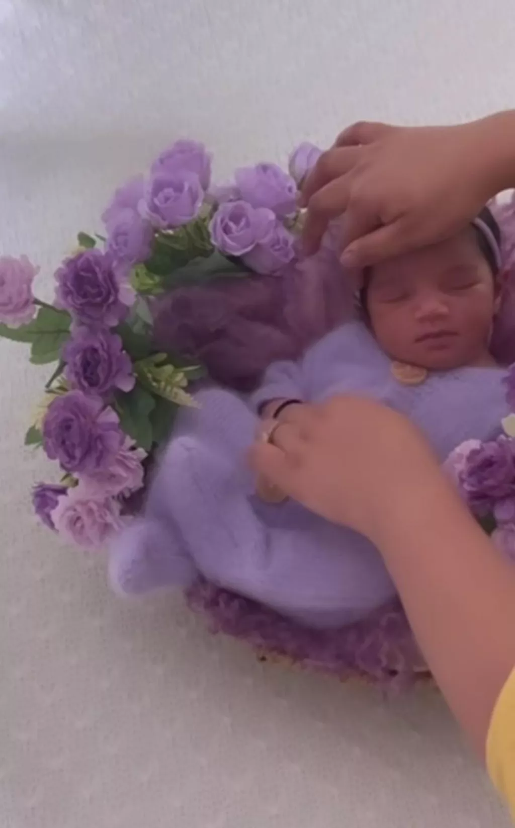 Anam Mirza Gives A Sneak Peek Into Her Baby Girl, Dua's 1st Photoshoot ...