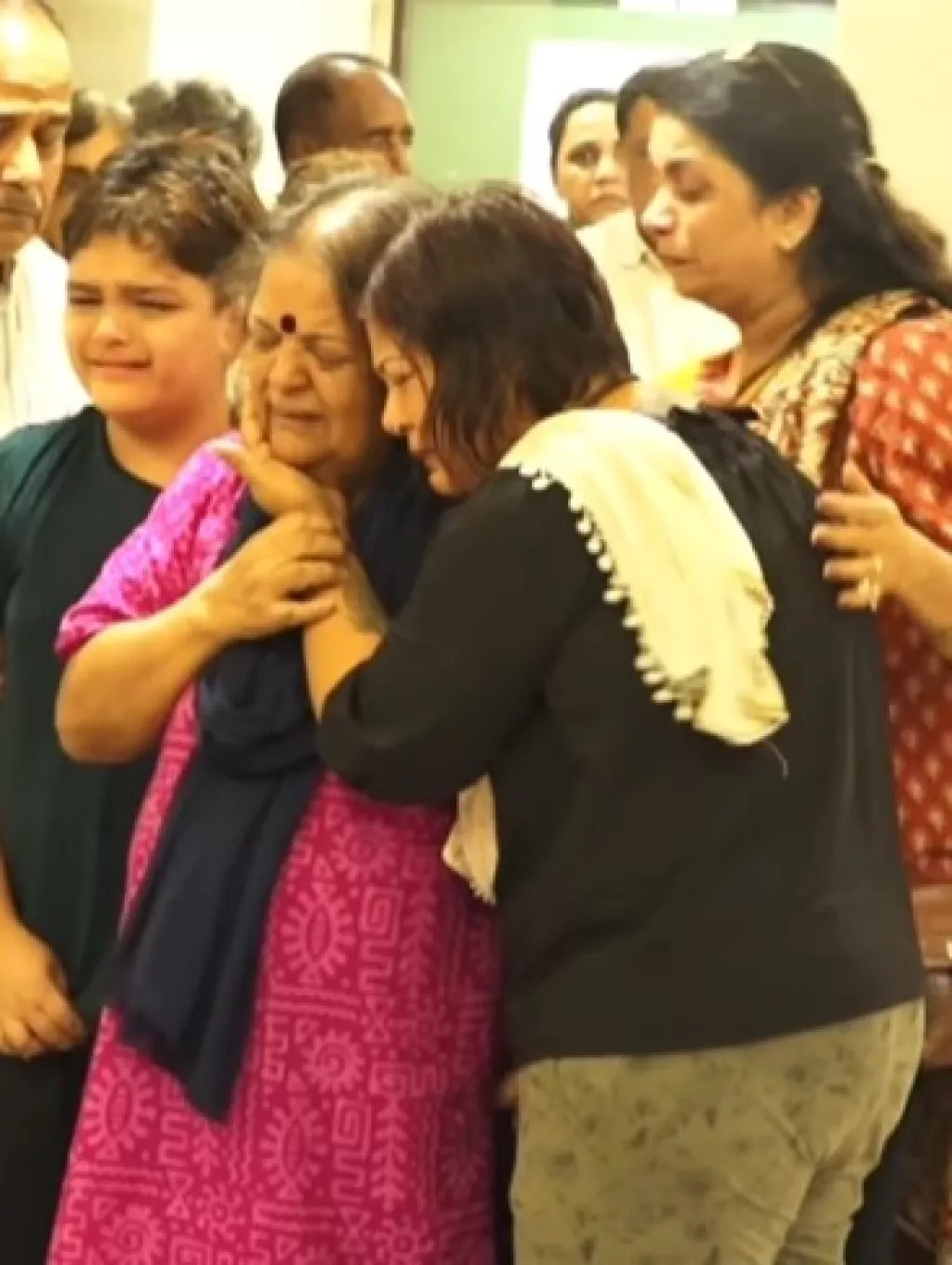 Nitesh Pandey's Mother Asks Him To Wake Up, Son Cries Inconsolably ...