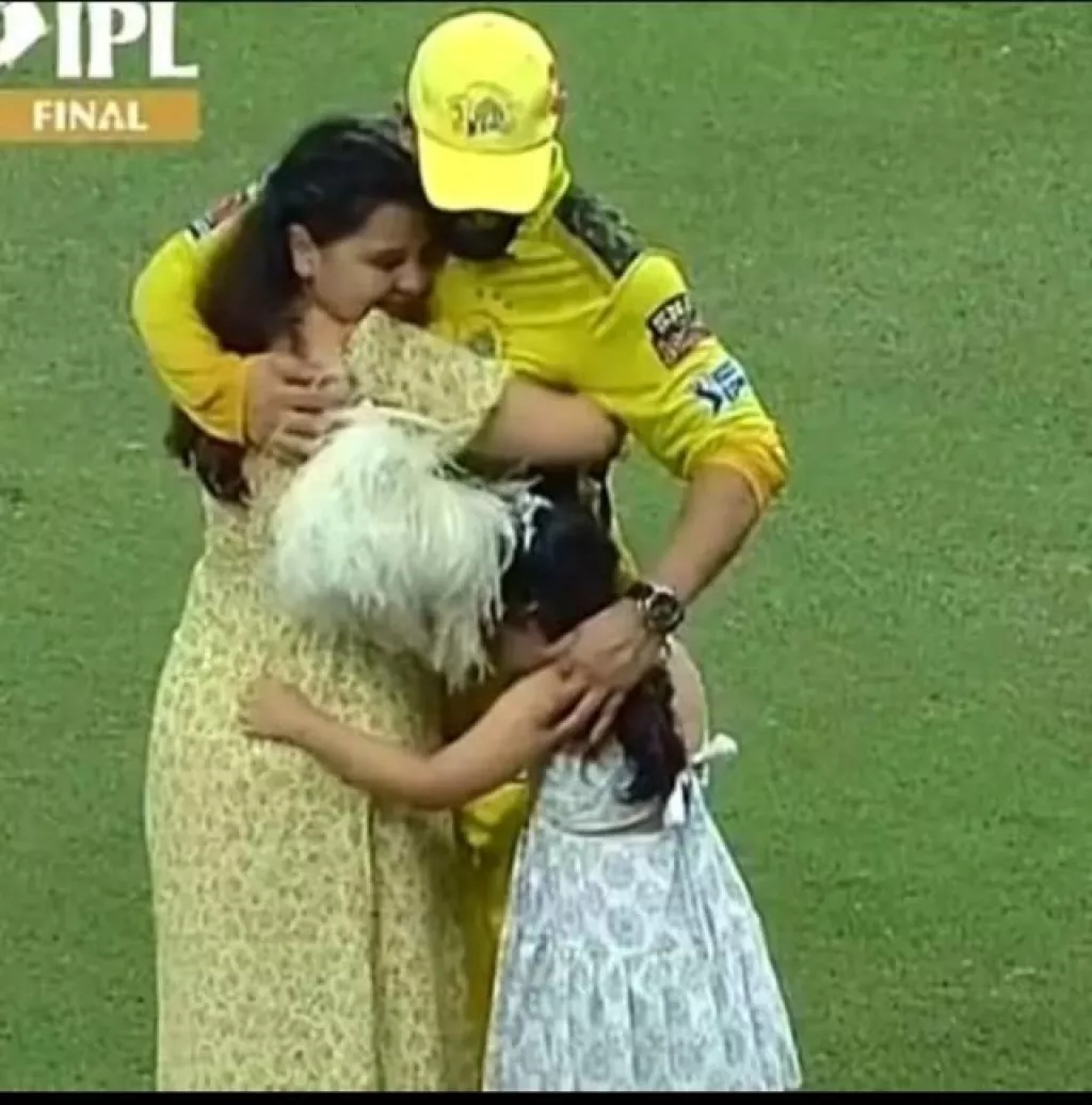 MS Dhoni's Wife, Sakshi Drops Pic With Family After CSK's Win, They ...