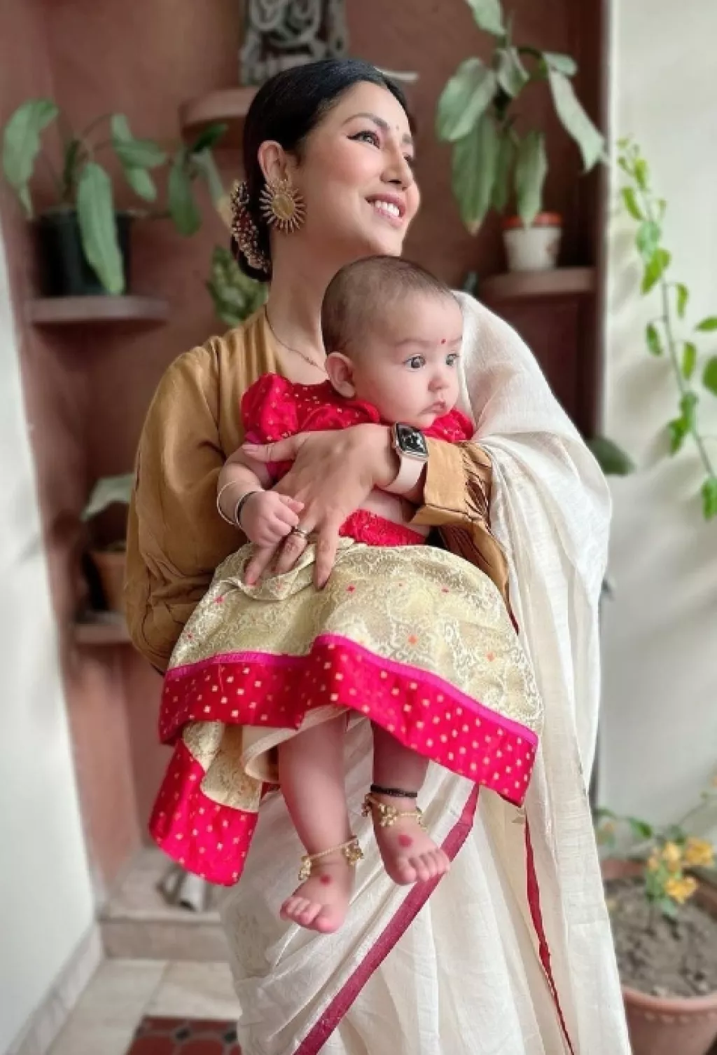 Debina Bonnerjee's Daughter, Divisha Tastes Lemon For The First Time ...