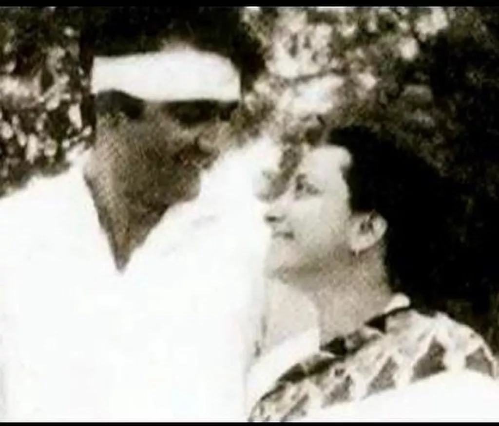 Sunil Dutt And Nargis' Unseen And Rare Pictures After The Fire Incident ...