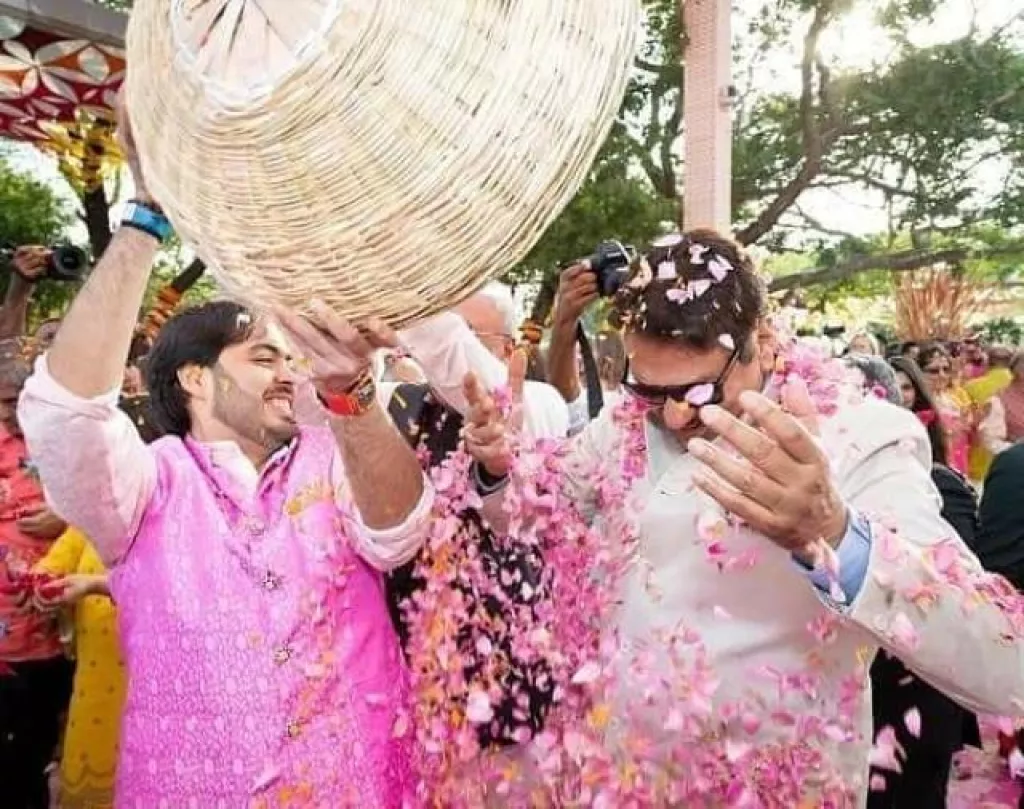 Radhika Merchant Drenched Anand Piramal At Isha Ambani's Holi Bash ...