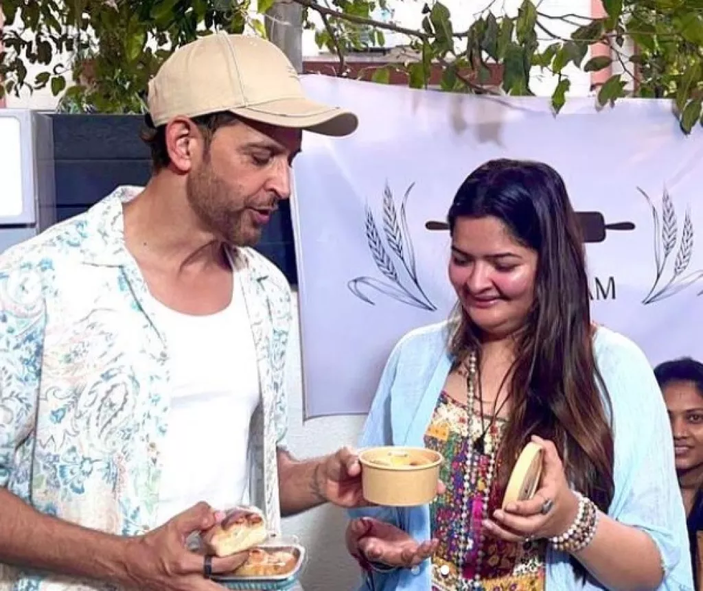 Hrithik Roshan Turns The Biggest Cheerleader For Niece, Suranika As He ...