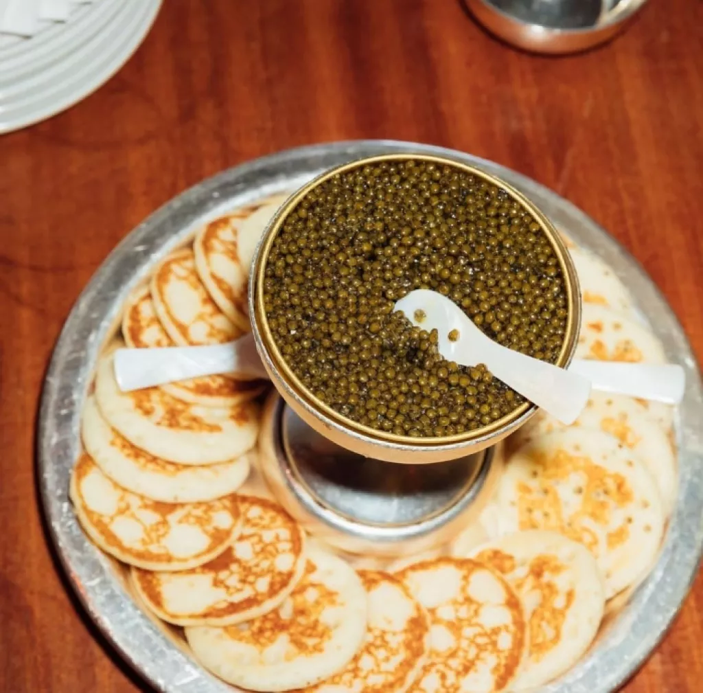 Sonam Kapoor Celebrates 38th Birthday With Her Boys In London, Drops ...