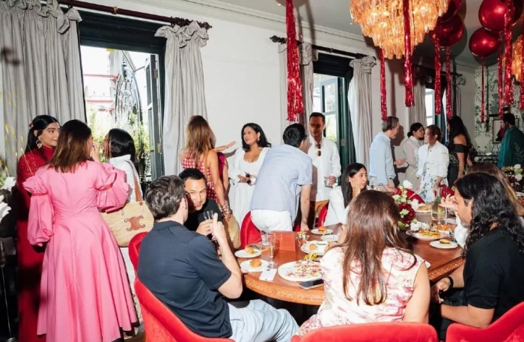 Sonam Kapoor Celebrates 38th Birthday With Her Boys In London, Drops ...