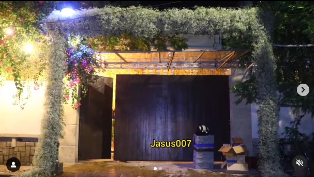 Inside Bobby Deol's Home Where He Lives With Dharmendra And Others: No ...