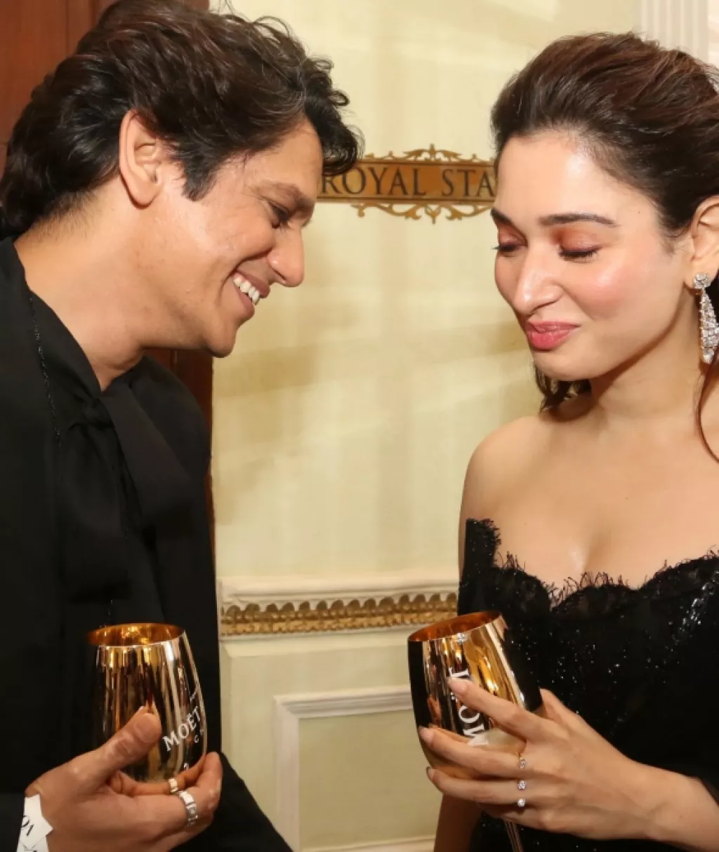 Tamannaah Bhatia Blushes As Paps Complimented Former And Vijay Varma's ...