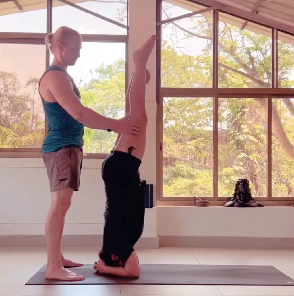 Aashka Goradia Shares Her Pregnancy Fitness Regime, Reveals Brent Goble Helps Her With Prenatal Yoga