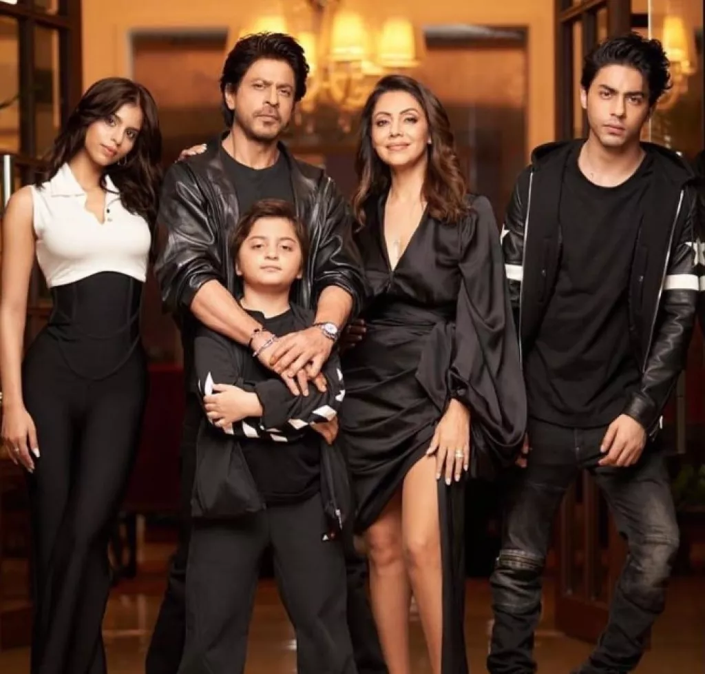 Shah Rukh Khan Once Shared Why Gauri Never Gave Him Any Gifts And How ...