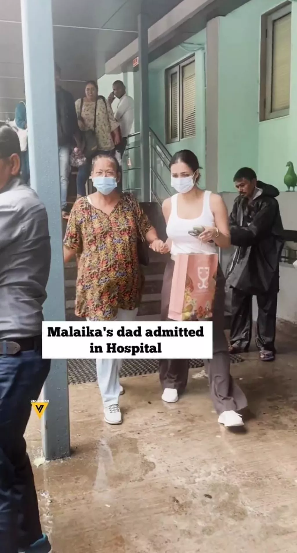 Malaika Arora's Father Gets Admitted In Hospital, She Holds Mom's Hand ...
