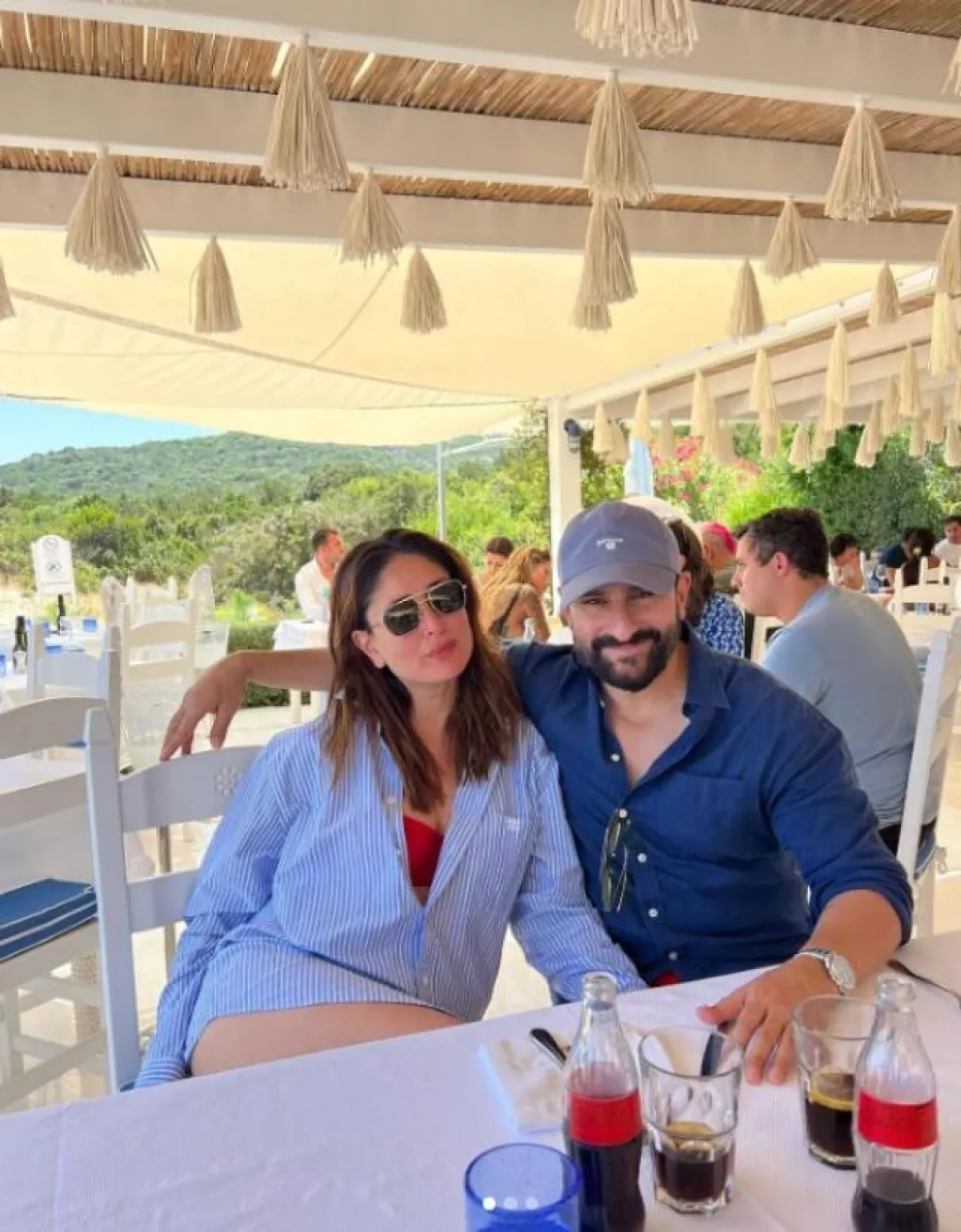 Kareena Kapoor Poses Mushily With Husband, Saif At A Surreal Location ...