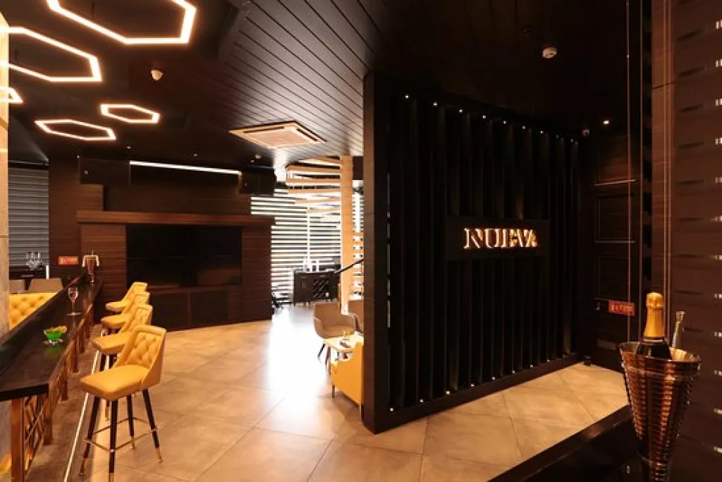 Indian Cricketers Who Are Owners Of Popular Restaurants, From Virat ...