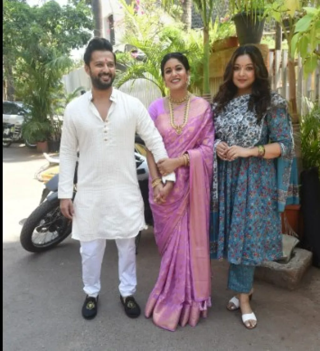 Tanushree Dutta Happily Exults As Her Intuition For Her Sister, Ishita ...