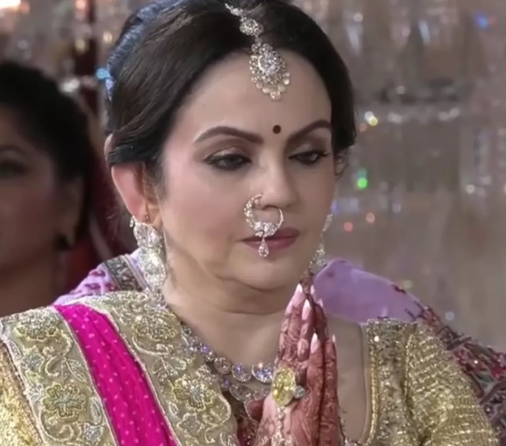 Nita Ambani Owns A Gigantic 80-Carat Diamond Ring Worth USD 5 Million ...