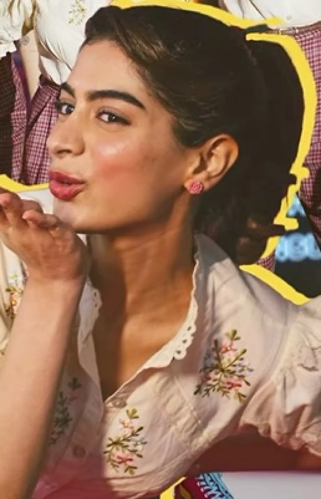 Suhana Khan-Khushi Shed Retro Vibes In Netflix's New Video, Netizen ...