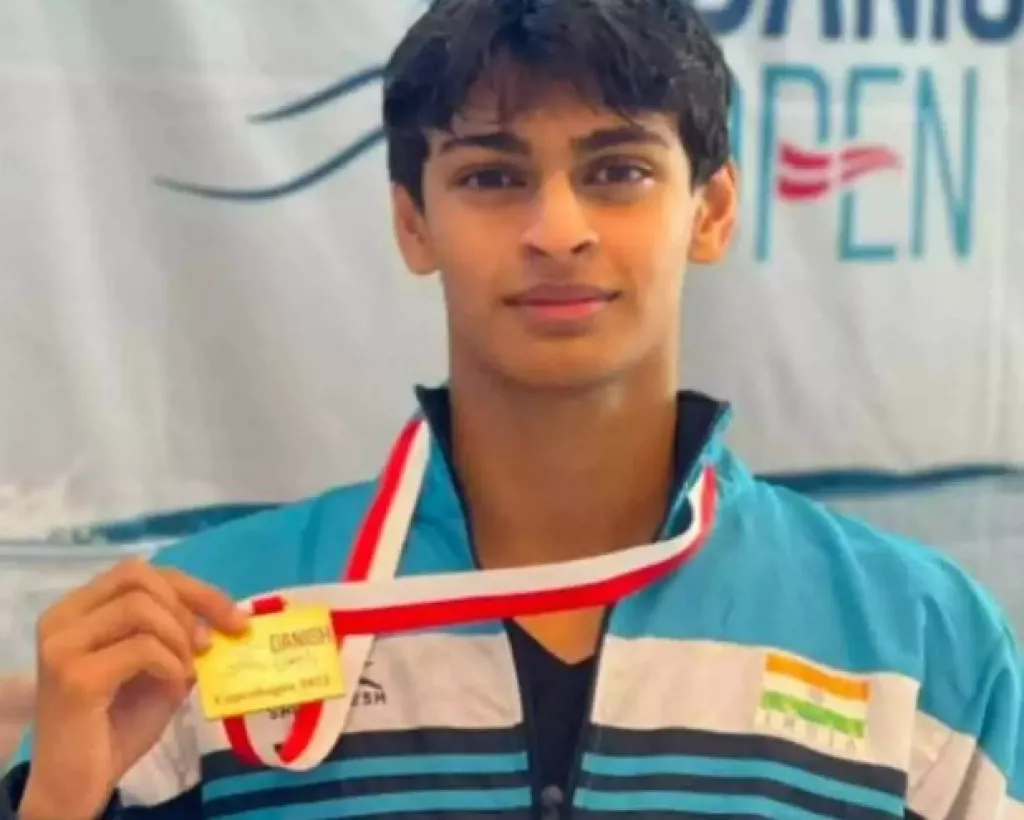 R Madhavan Shares Proud Moment As Son, Vedaant Lifts The National Flag ...