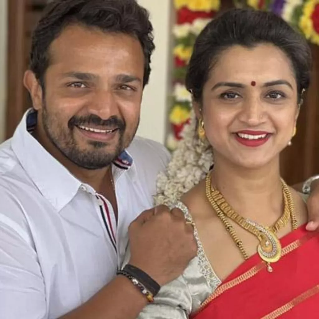 Vijay Raghavendra's Wife, Spandana's Love Story And Death At 45 Due To ...