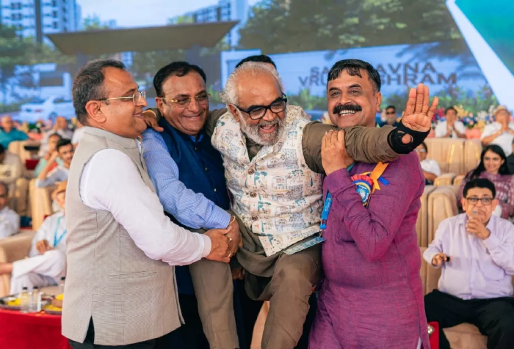 Savji Dholakia: Surat's Richest Man, Gifted Cars To Employees, Sent His ...