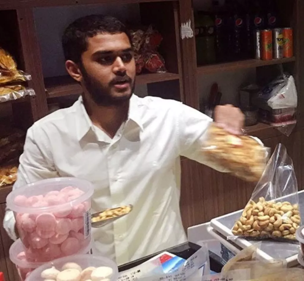 Savji Dholakia: Surat's Richest Man, Gifted Cars To Employees, Sent His ...