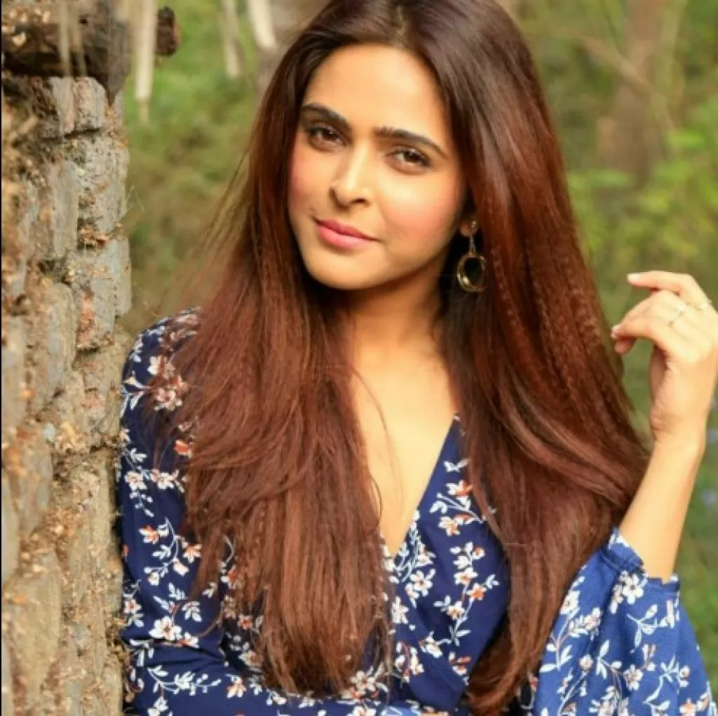 Madhurima Tuli Reacts On Her Choice To Remain Single, Says She's ...