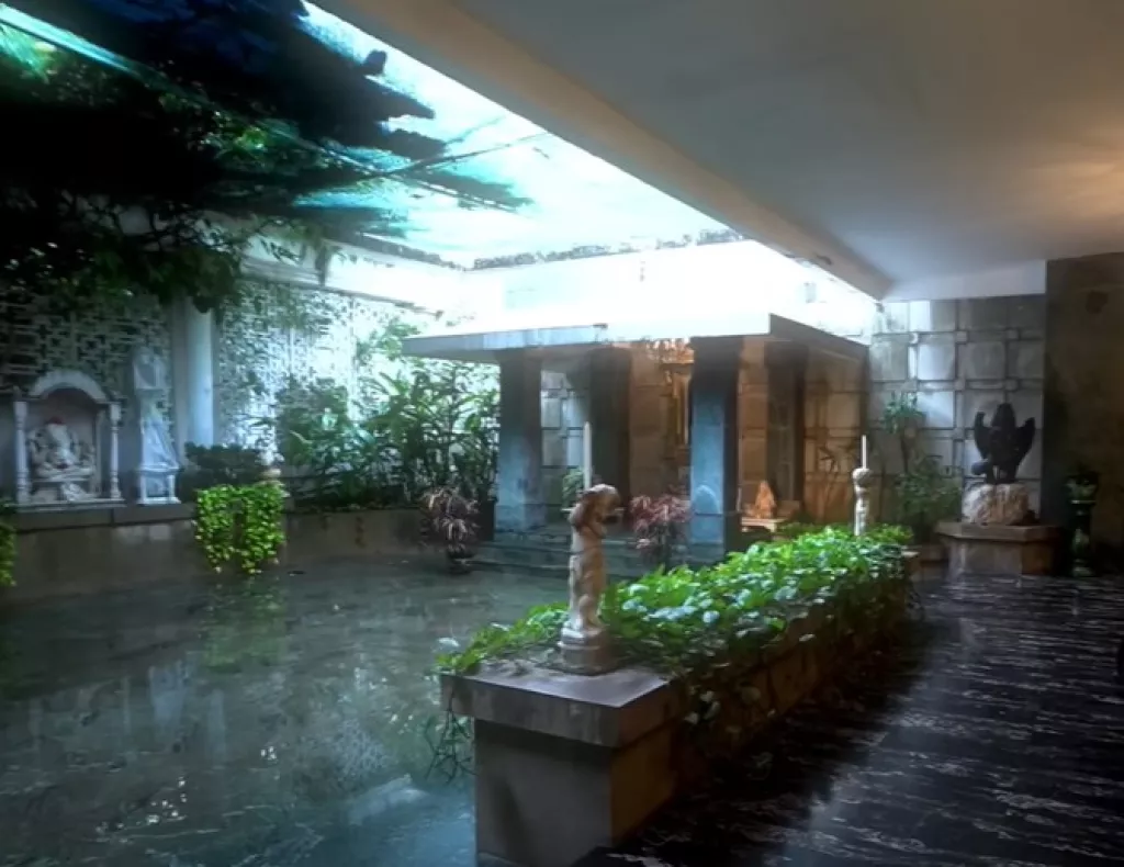 Inside Yashovardhan Birla's 100-Year-Old Mansion: Historical Touch With ...