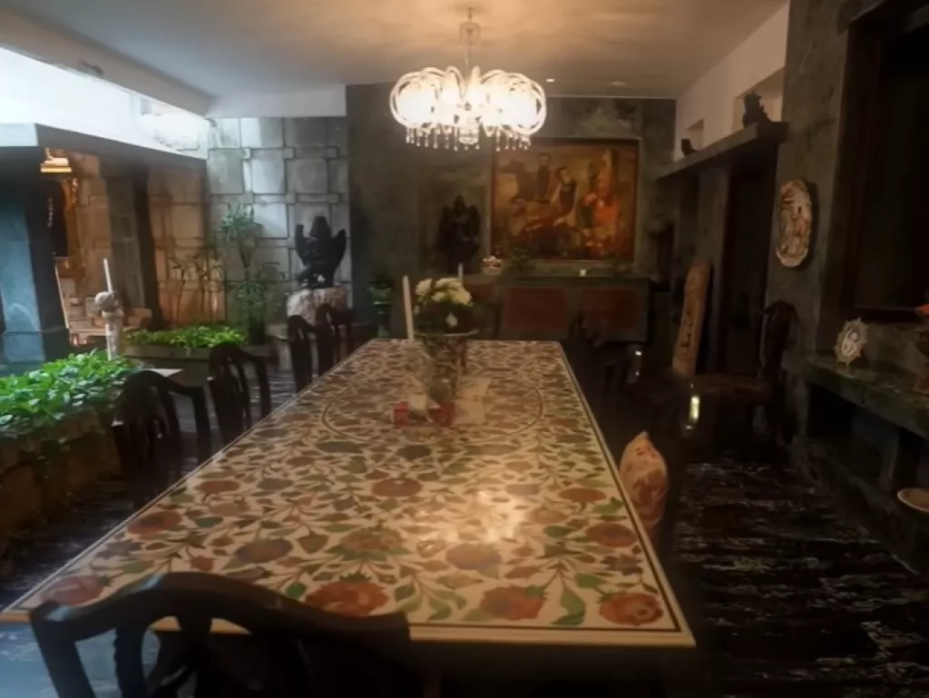 Inside Yashovardhan Birla's 100-Year-Old Mansion: Historical Touch With ...