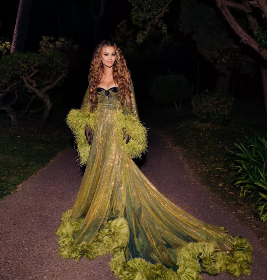 15 Unique Custom-Made Designer Outfits Of Natasha Poonawalla That ...